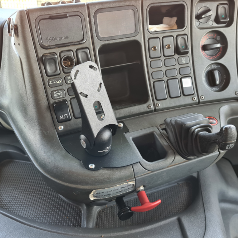 InDash Mount for Scania 114 (1993-2003) – Industrial Evolution
